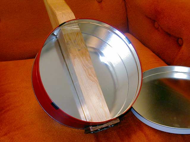 cookie tin banjo ::: dabble.org